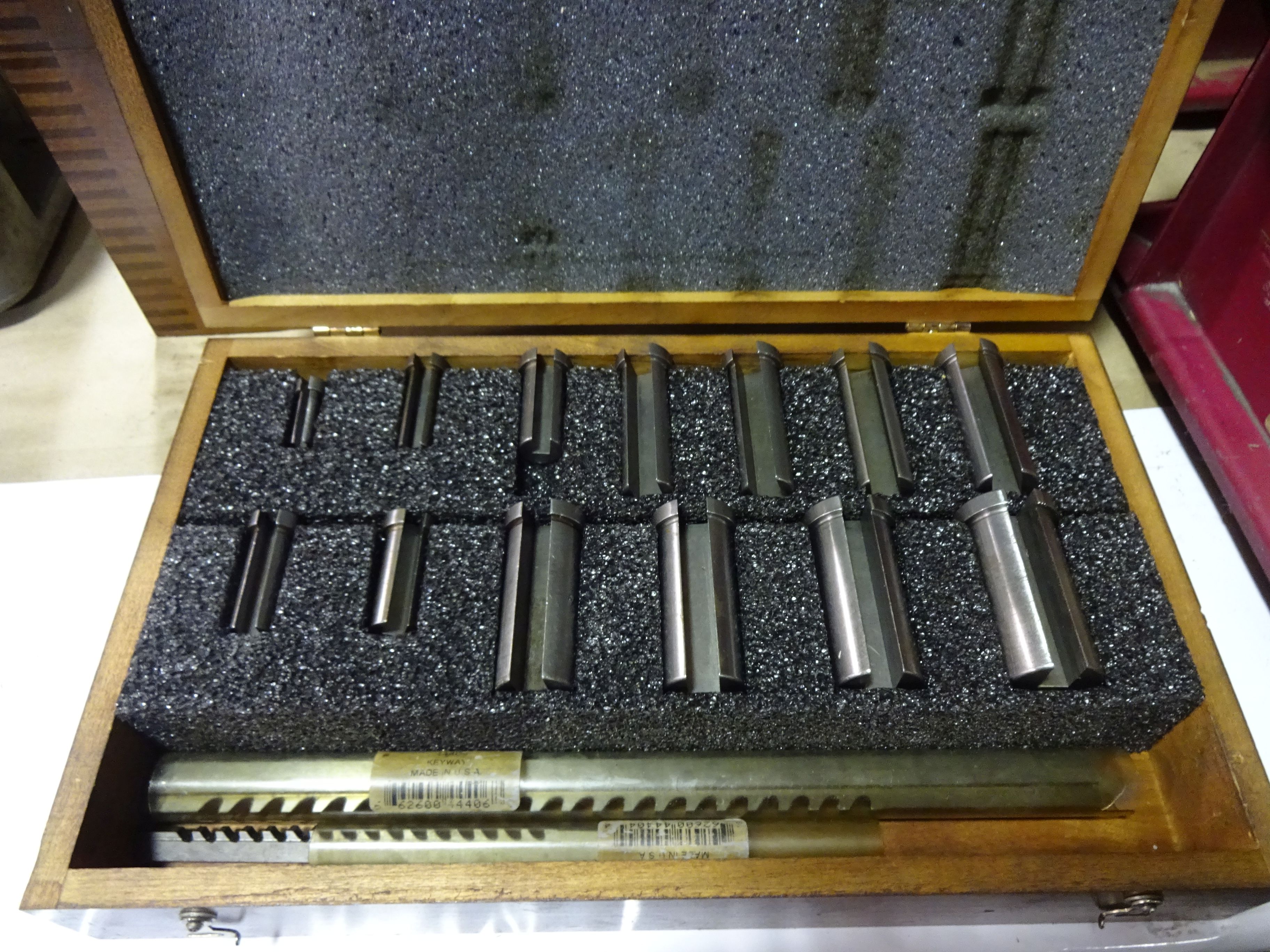 DUMONT NO. 44498 MINUTE MAN METRIC BROACH SET