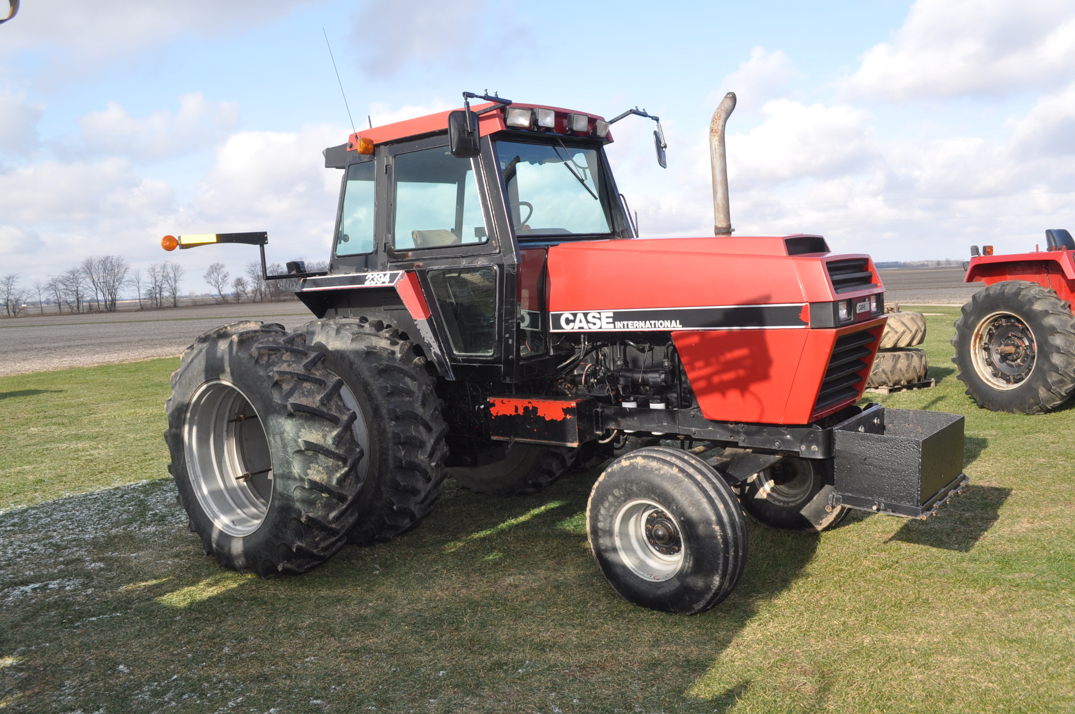 Case 2390 tractor, 1984, partial power shift, 18.4-38 tires with snap ...
