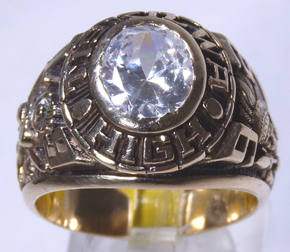 AMERICAN COLLEGE RING. 10 K genuine American large college ring, size X