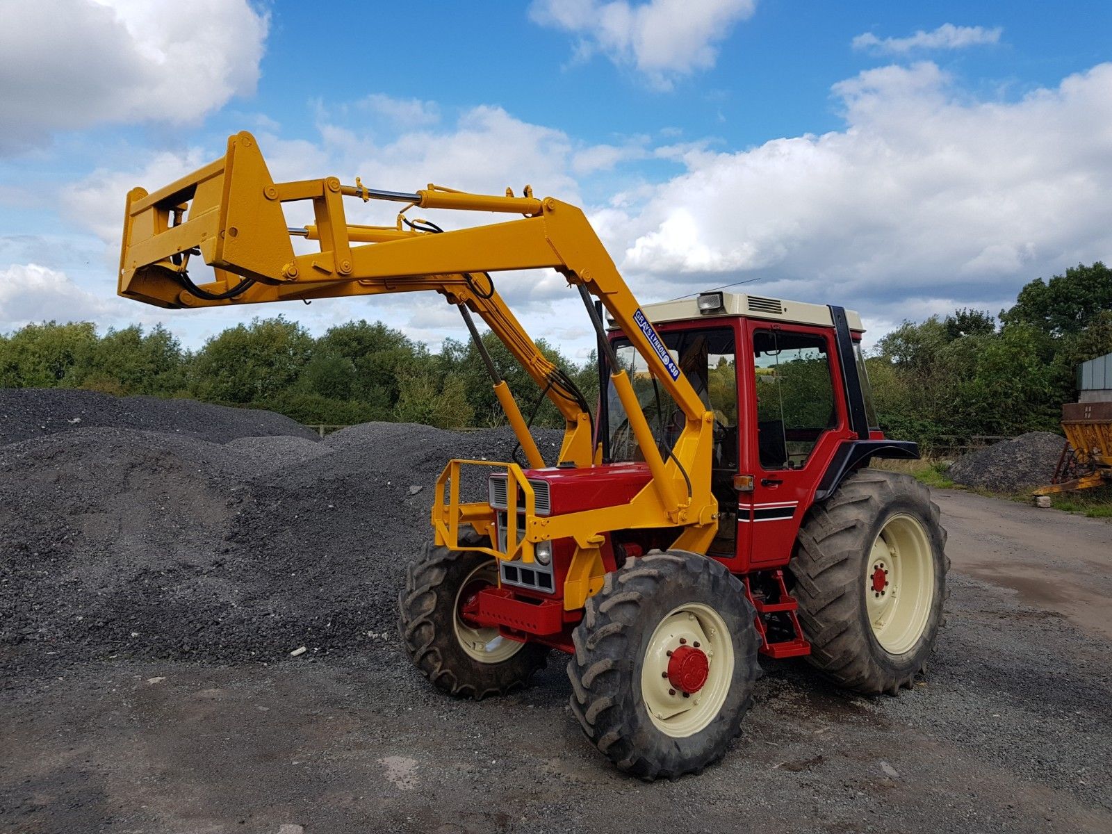 Case International 885 xl 4wd Loader Tractor, Has Number Plate and is ...
