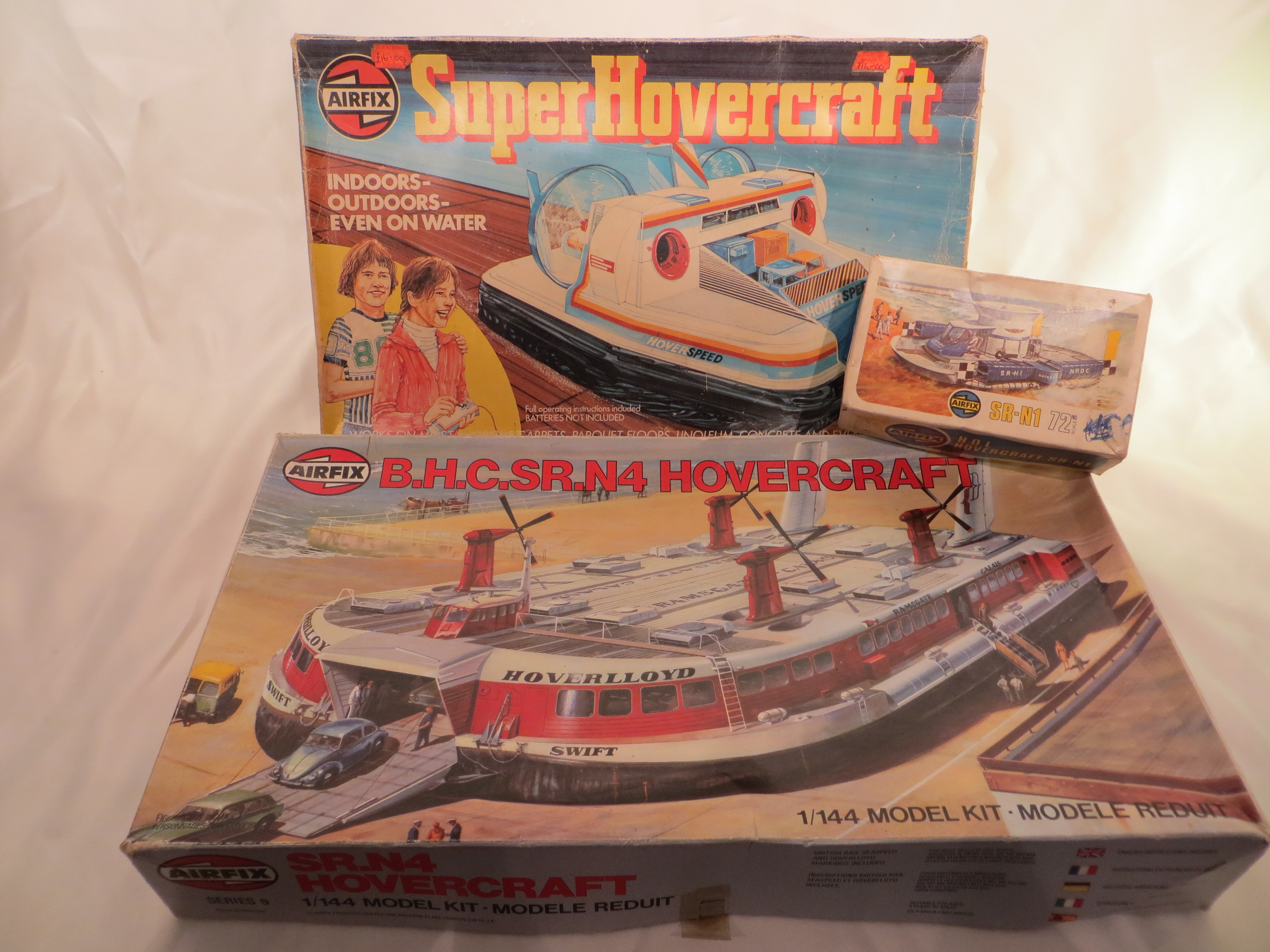 2x Airfix Hovercraft model kits and 1x battery operated hovercraft ...