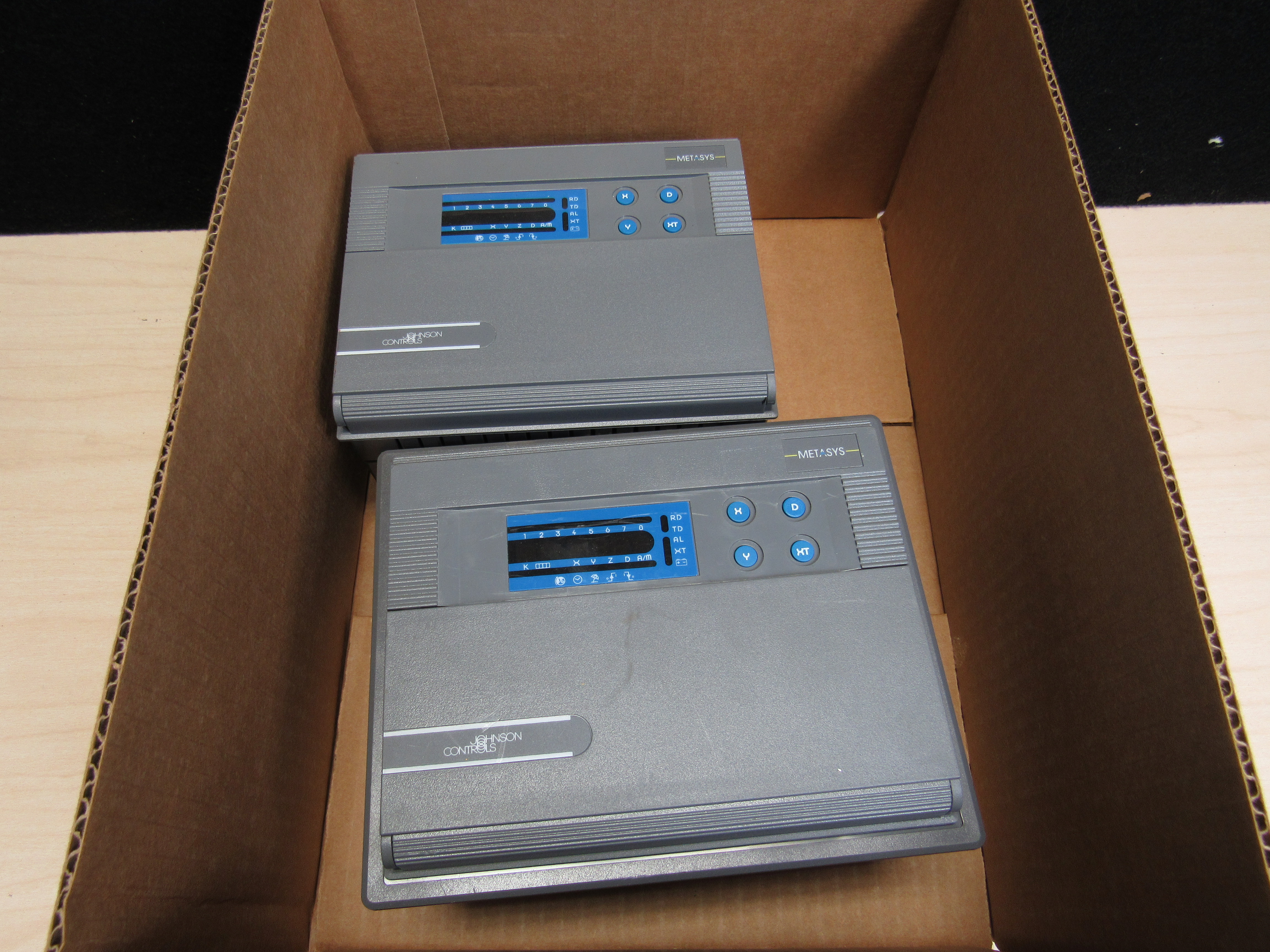LOT OF 2 JOHNSON CONTROLS METASYS DX-9100-8996 EXTENDED DIGITAL CONTROL