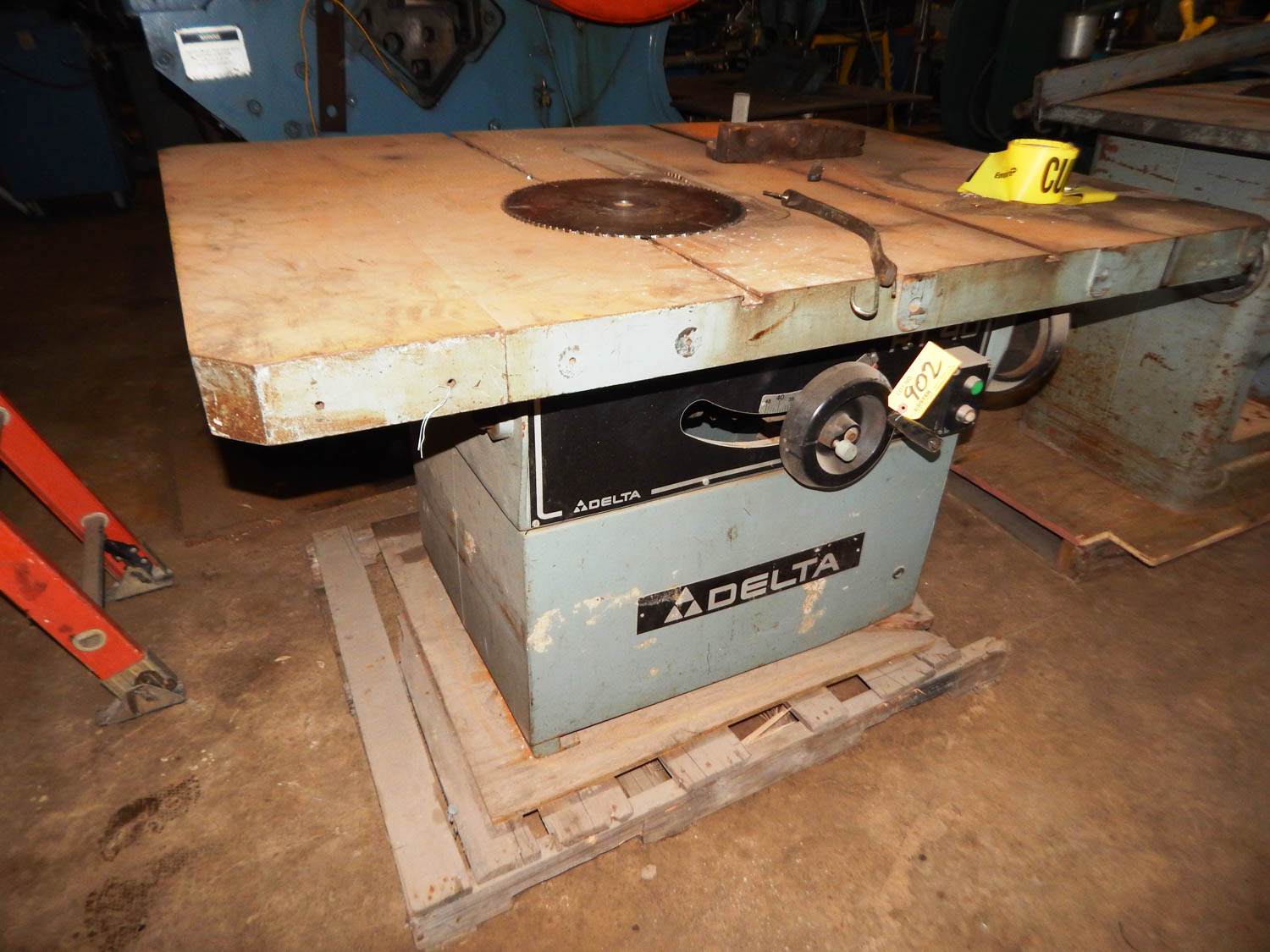 DELTA RT-40 TABLE SAW, WITH 10'' BLADE