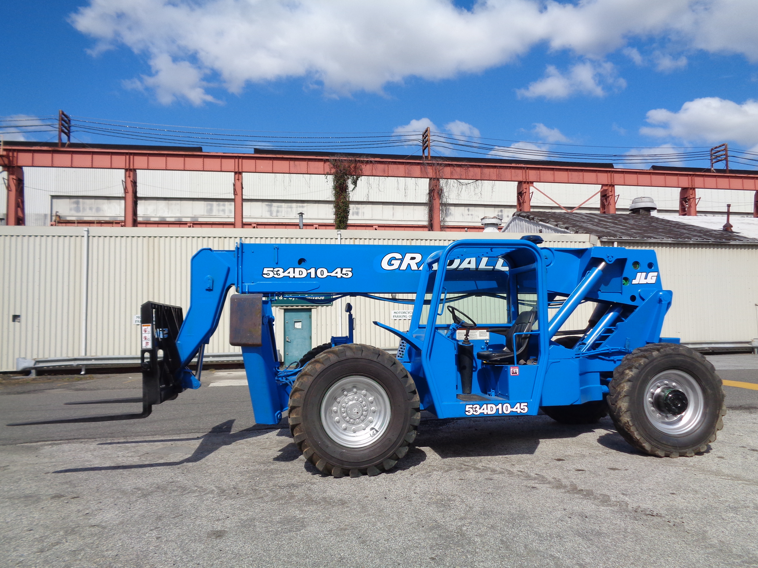 Make: Gradall Model: 534D-10 Lift Capacity: 10,000 lbs Lift Height: 45 Ft