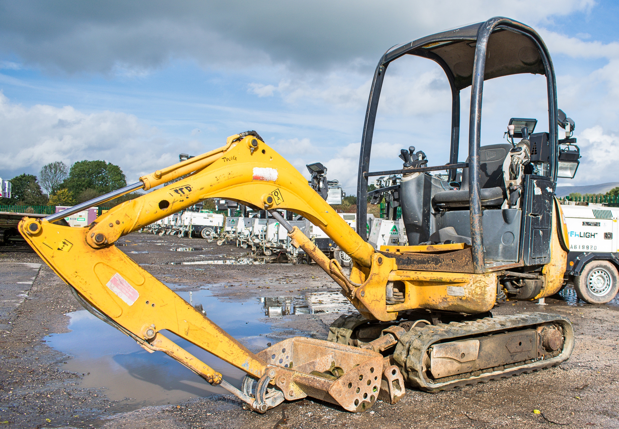 JCB 801.4 1.5 tonne rubber tracked excavator Year: 2006 S/N: 56717 ...