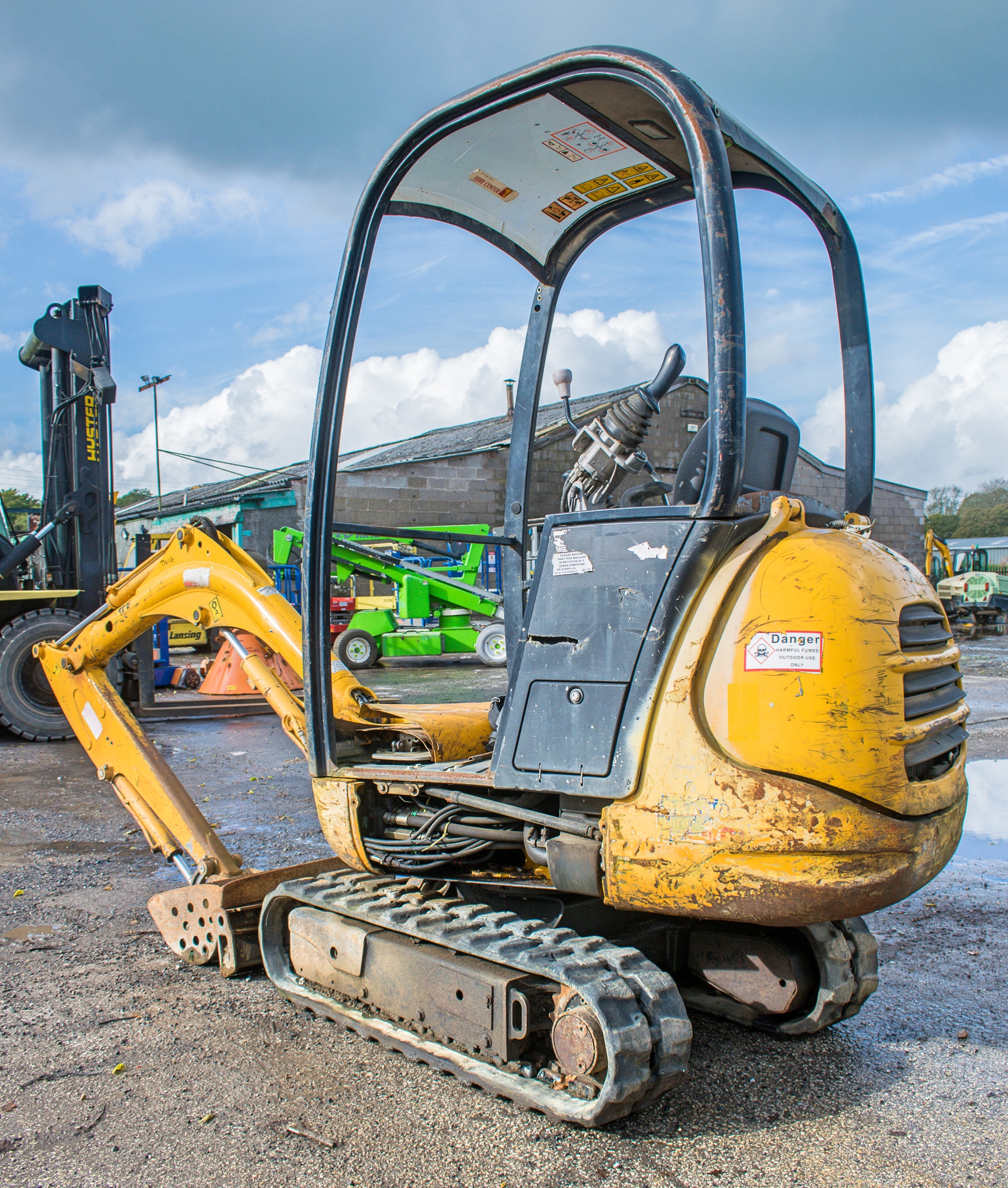 JCB 801.4 1.5 tonne rubber tracked excavator Year: 2006 S/N: 56717 ...