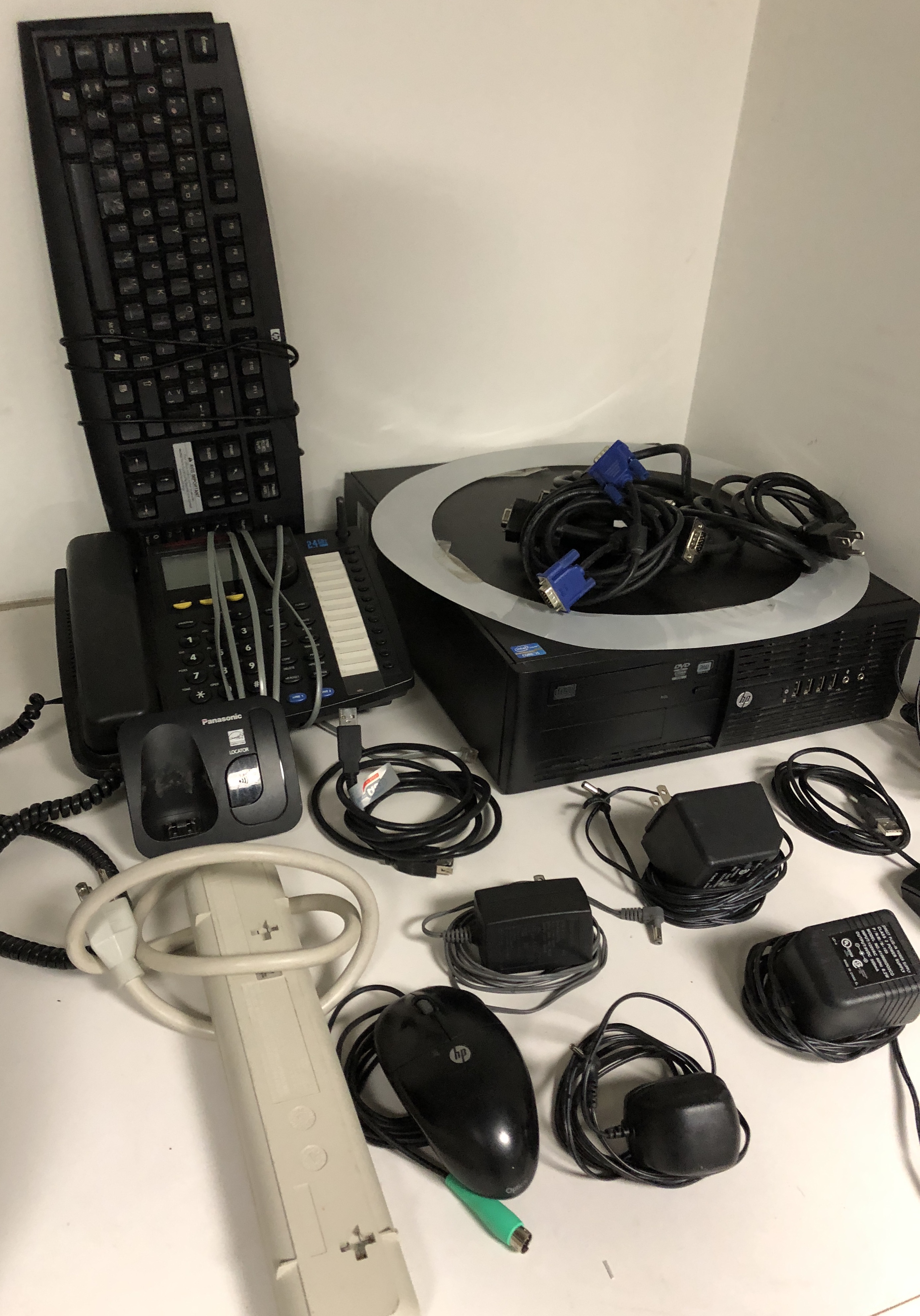 MIXED LOT OF COMPUTER RELATED ITEMS