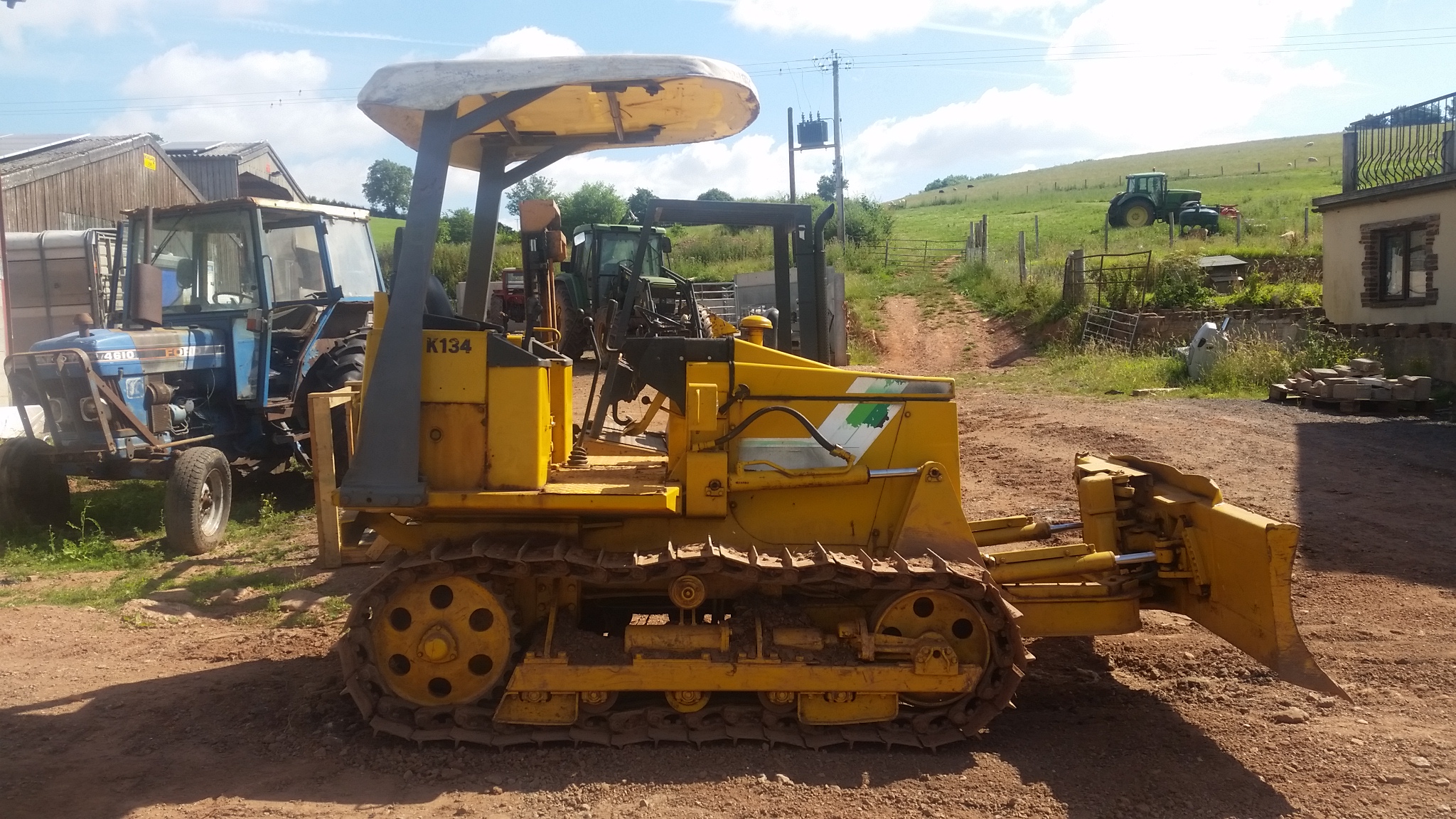 EC - MITSUBISHI BD2G II DOZER, WITH 6 WAY BLADE IN WORKING CONDITION ...