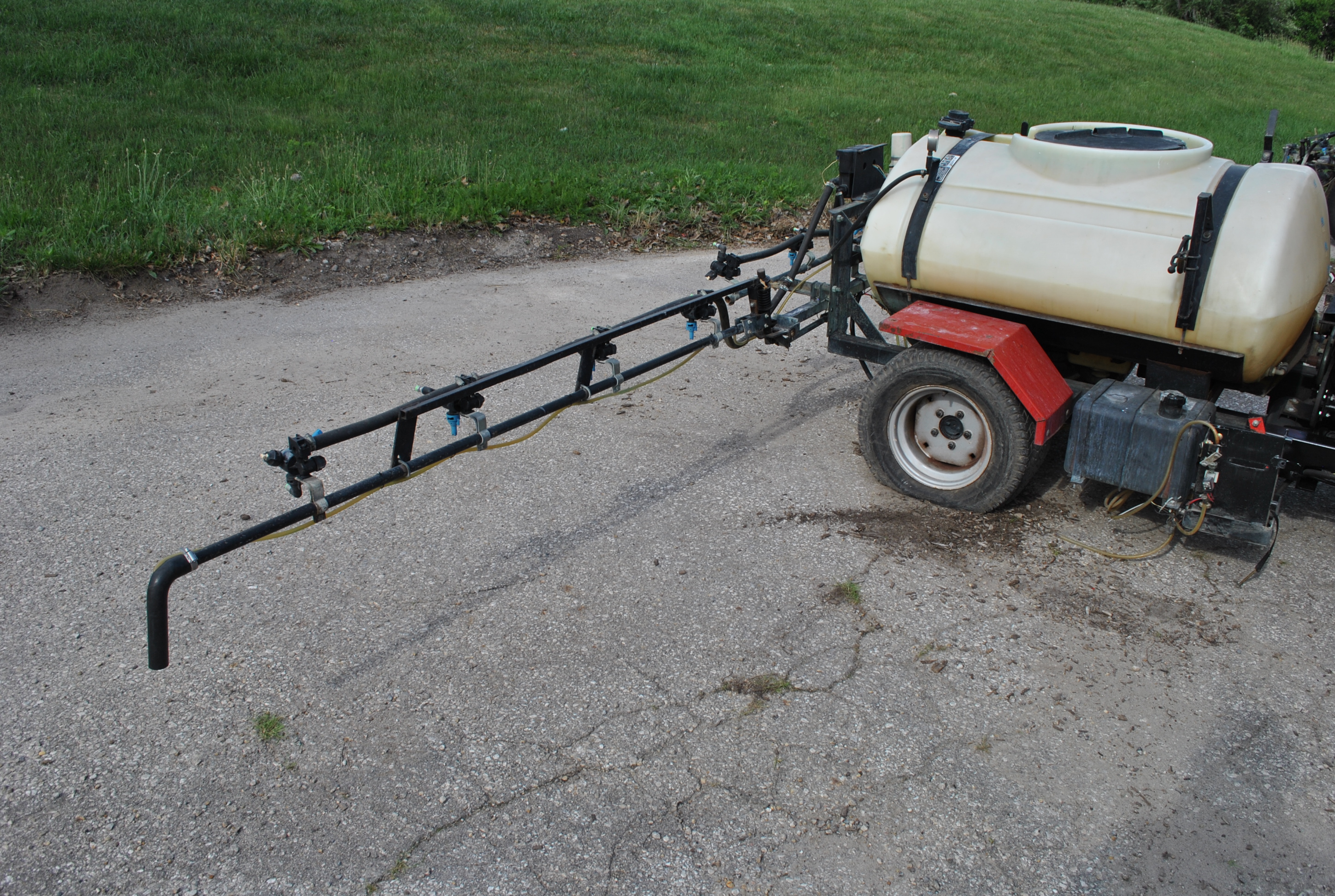 Toro Multi Pro 1100 Sprayer, SN 40142, 150-Gallon Poly Tank ...