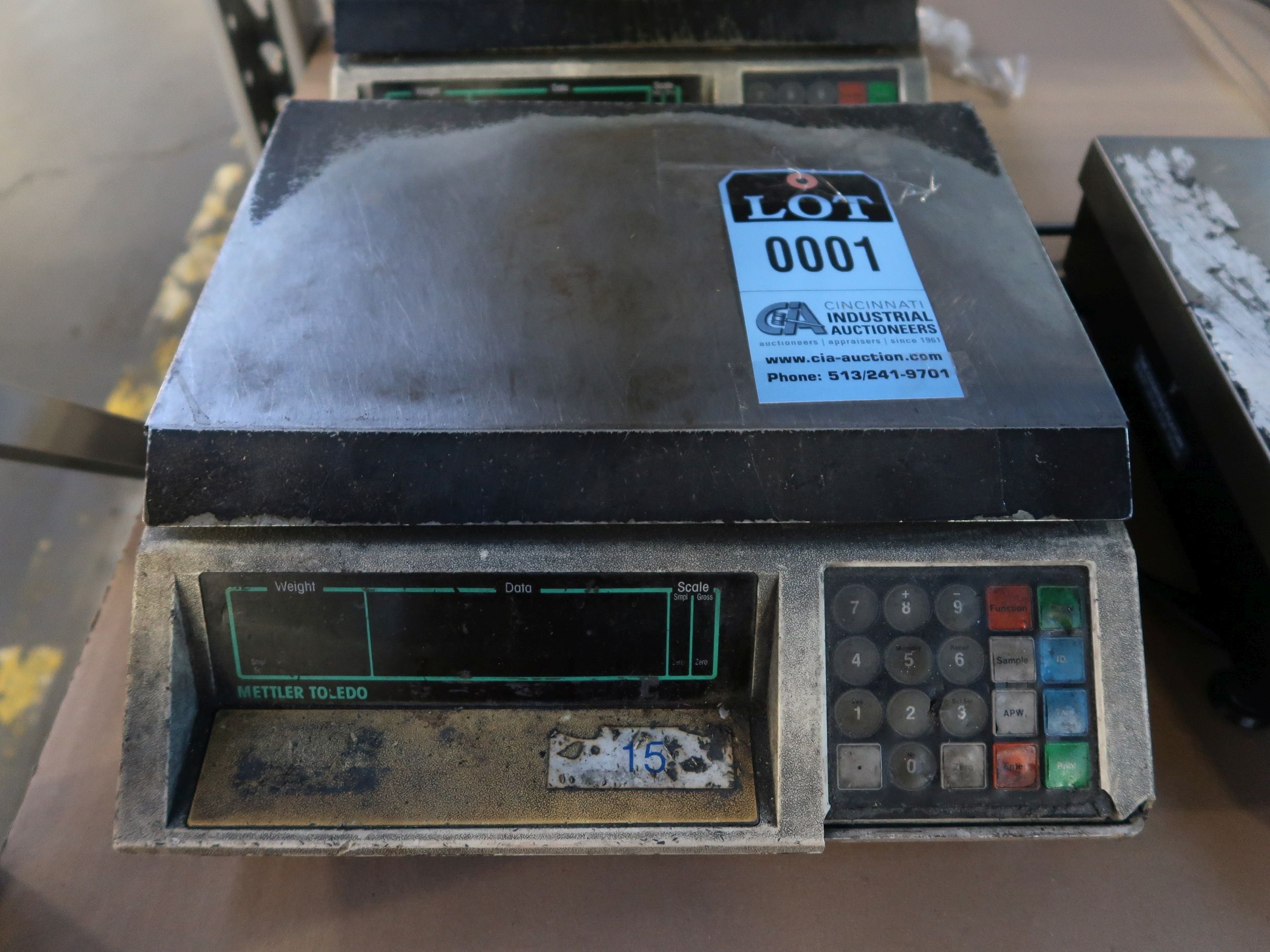 { Group of lots: 1, 2 } 100 LB. METTLER TOLEDO MODEL 8582 DIGITAL SCALE