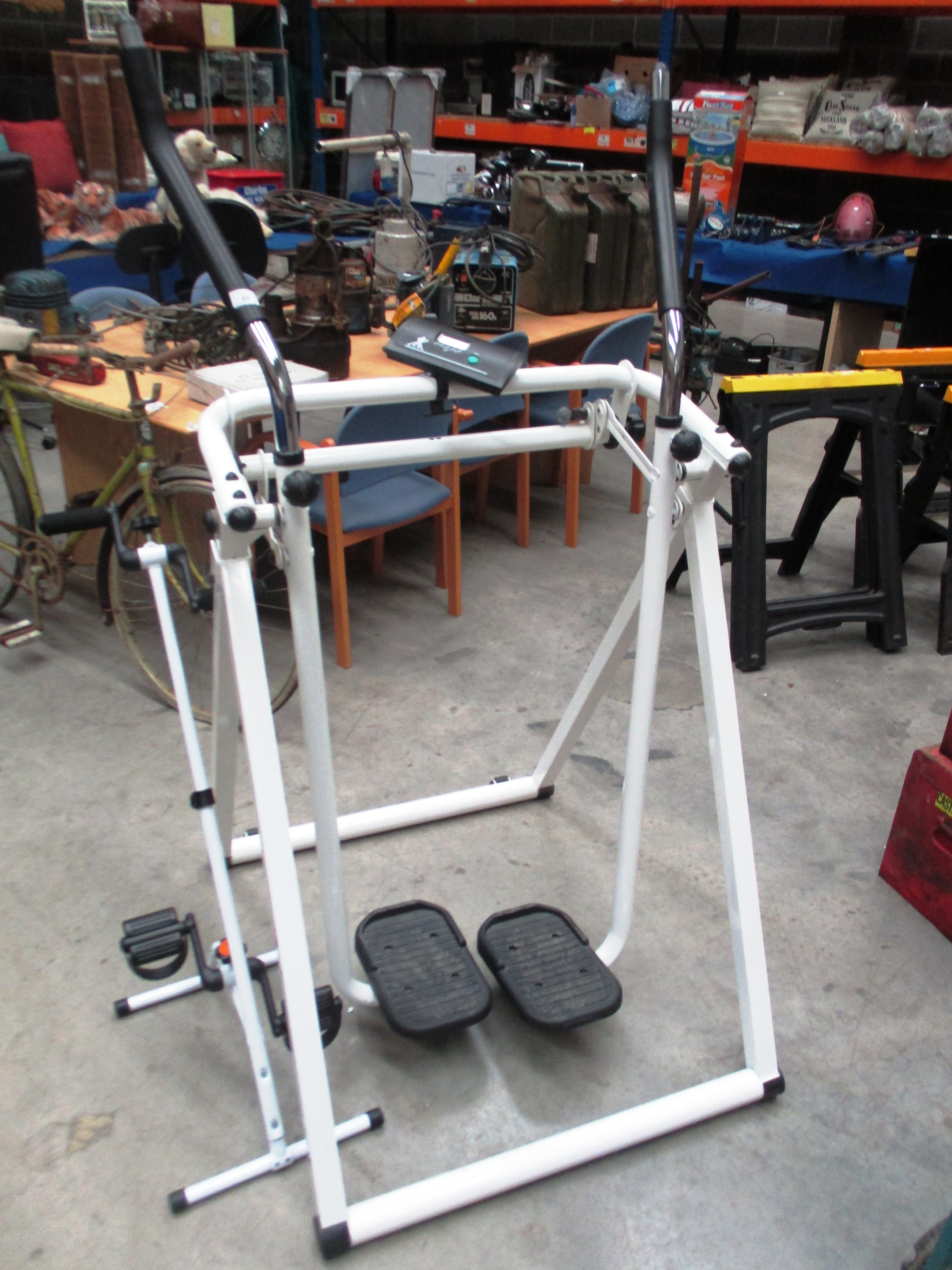 Zero-G fitness strider