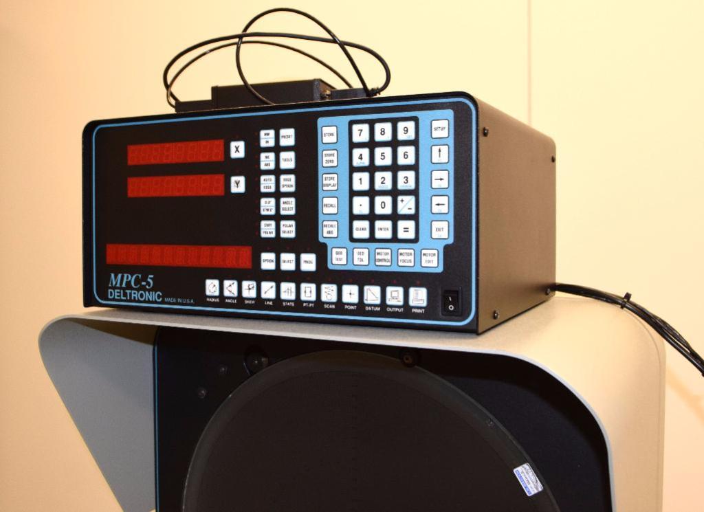 Deltronic DH 216-MPC-5 Horizontal Optical Comparator, Serial# 310048205. With table and a MPC-5 c