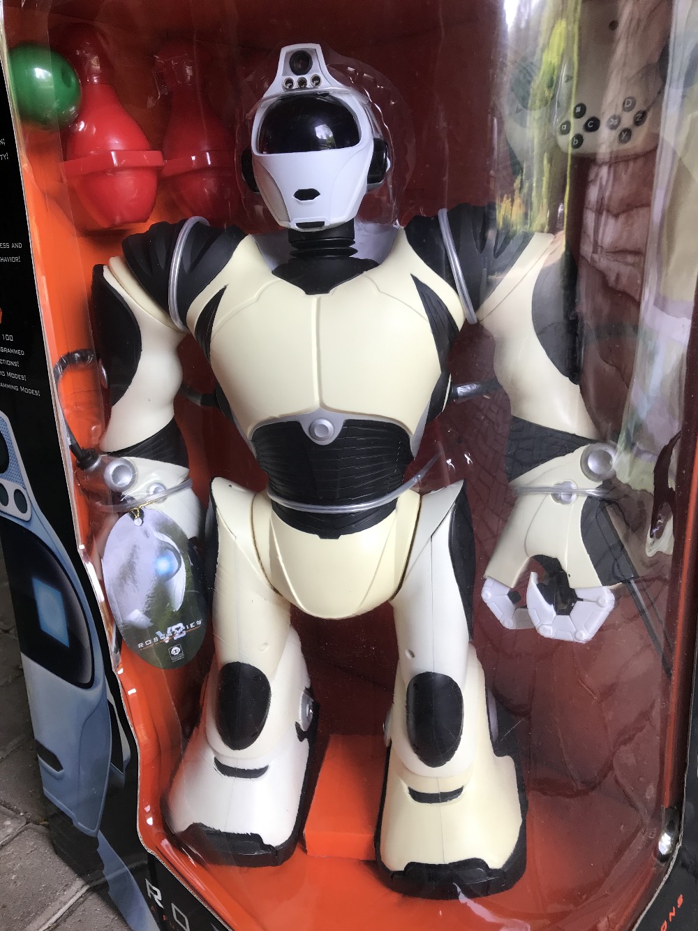 Wow wee huge Robosapien V2 22" Robot by Wowwee with Controller,talking ...