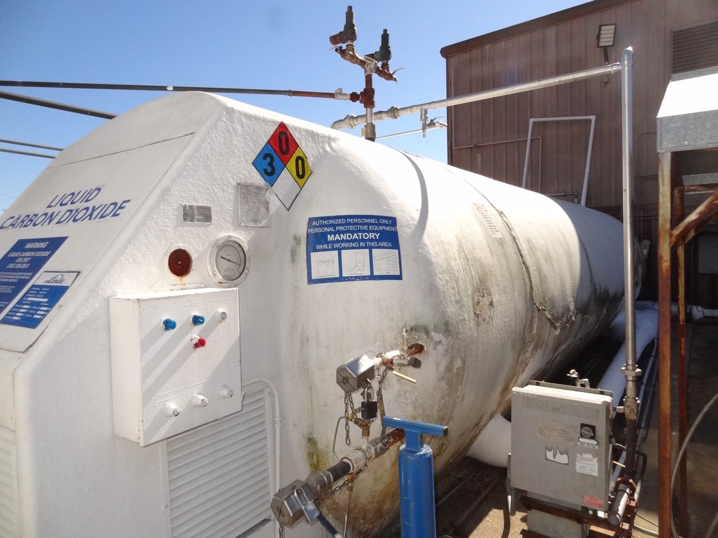 Cardox Horizontal CO2 Storage Tank, 62,000 LB, Refrigeration Unit ...