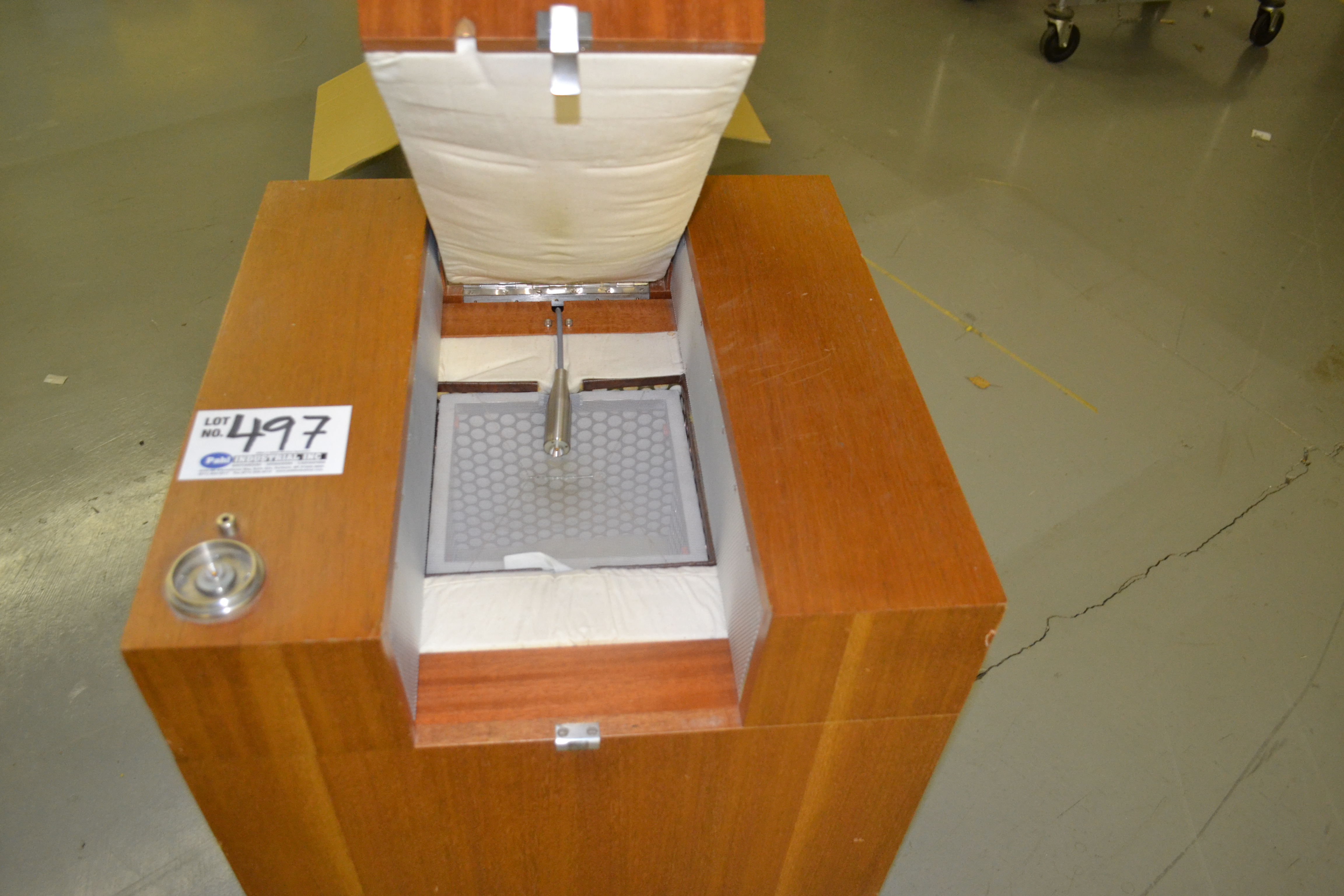 21" X 21" X 30" Hearing aid Test Sound Box