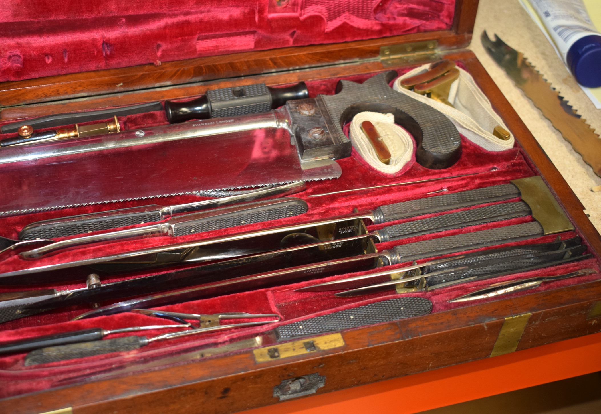 A LOVELY EARLY 19TH CENTURY MILITARY SURGEONS KIT C1830 by Evans & Co ...