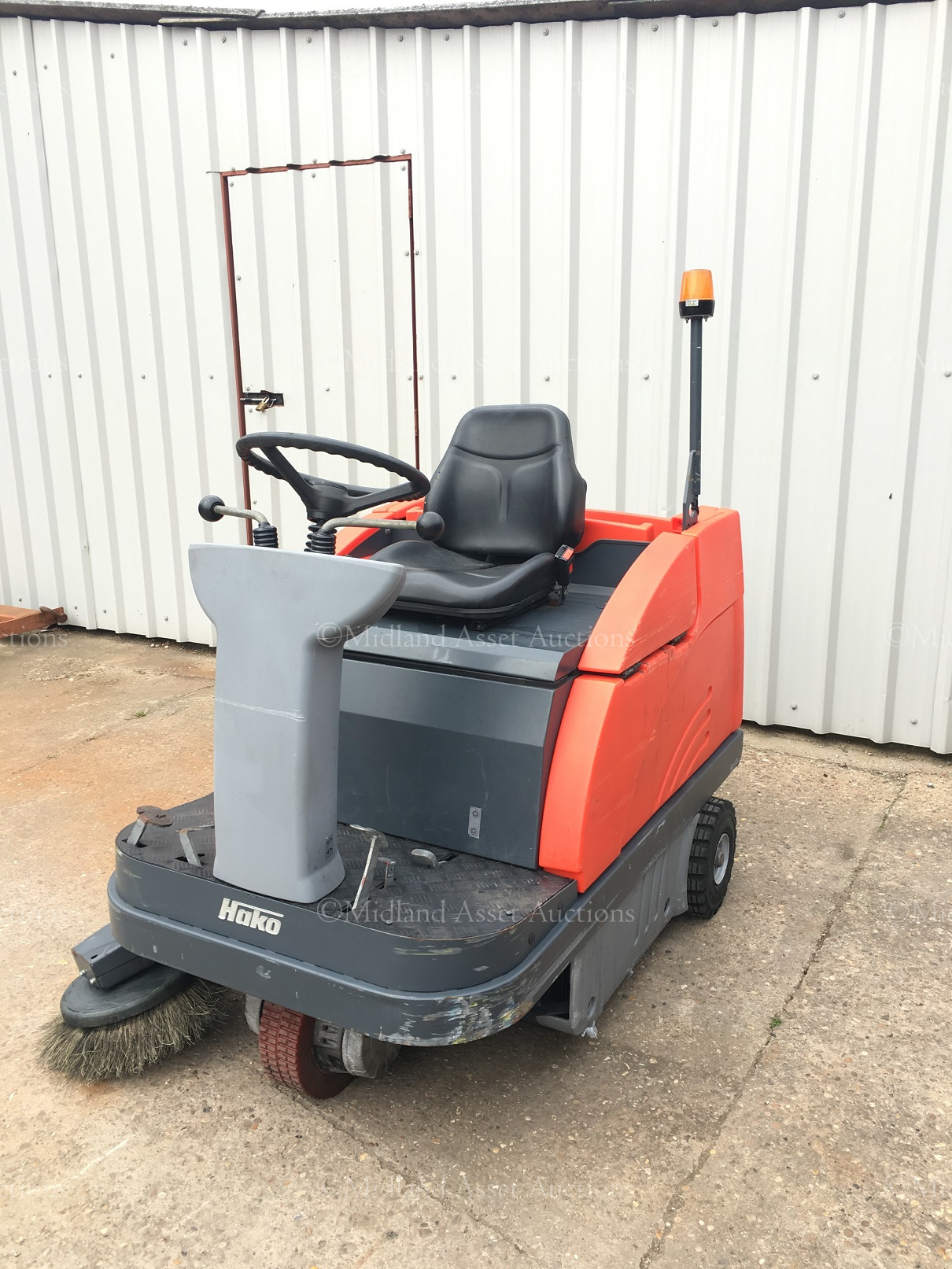 MA - HAKO JONAS 980E RIDE ON SWEEPER, ELECTRIC, YEAR 2011, C/W CHARGER ...