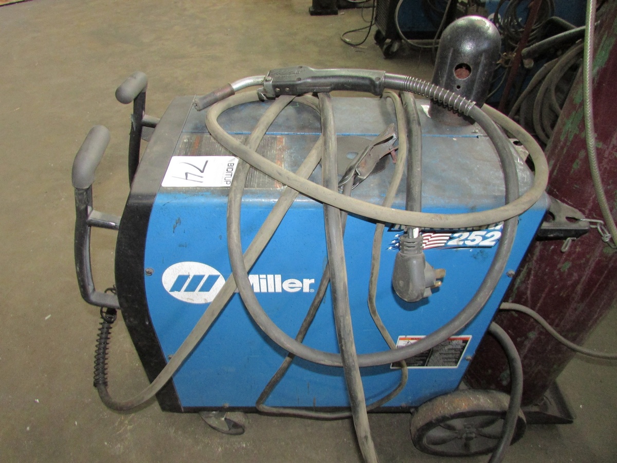Miller Millermatic 252 250A MIG Wire Welder, 200A 28V 60% Duty Cycle 38 ...