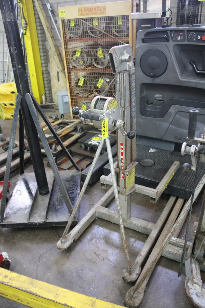 VERMETTE MACHINE MODEL 520A, 500 LB CAPACITY MANUAL MATERIAL LIFT