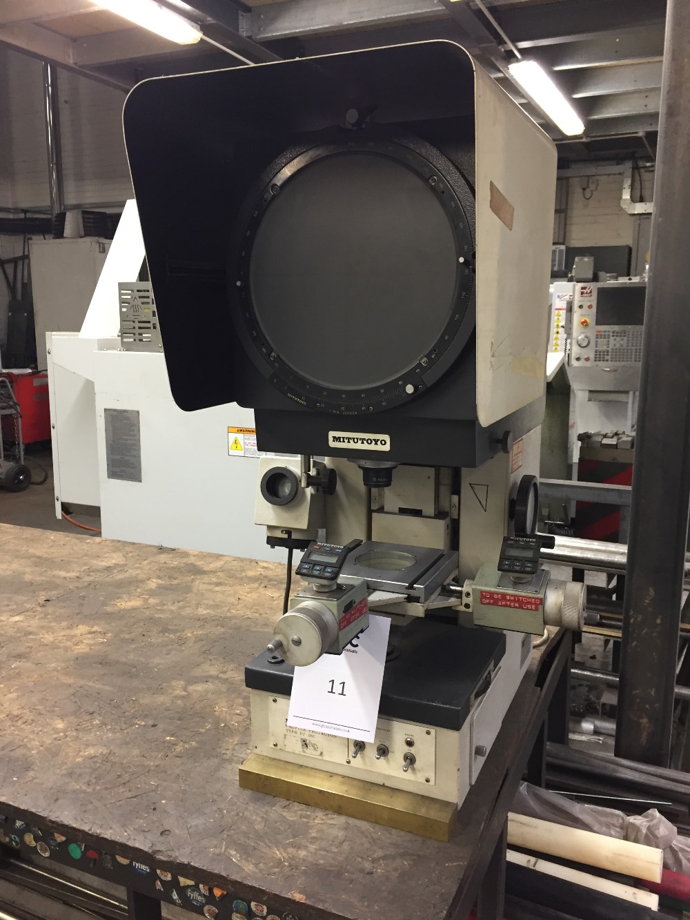 Mitutoyo PJ-250 Profile Projector Optical Shadowgraph