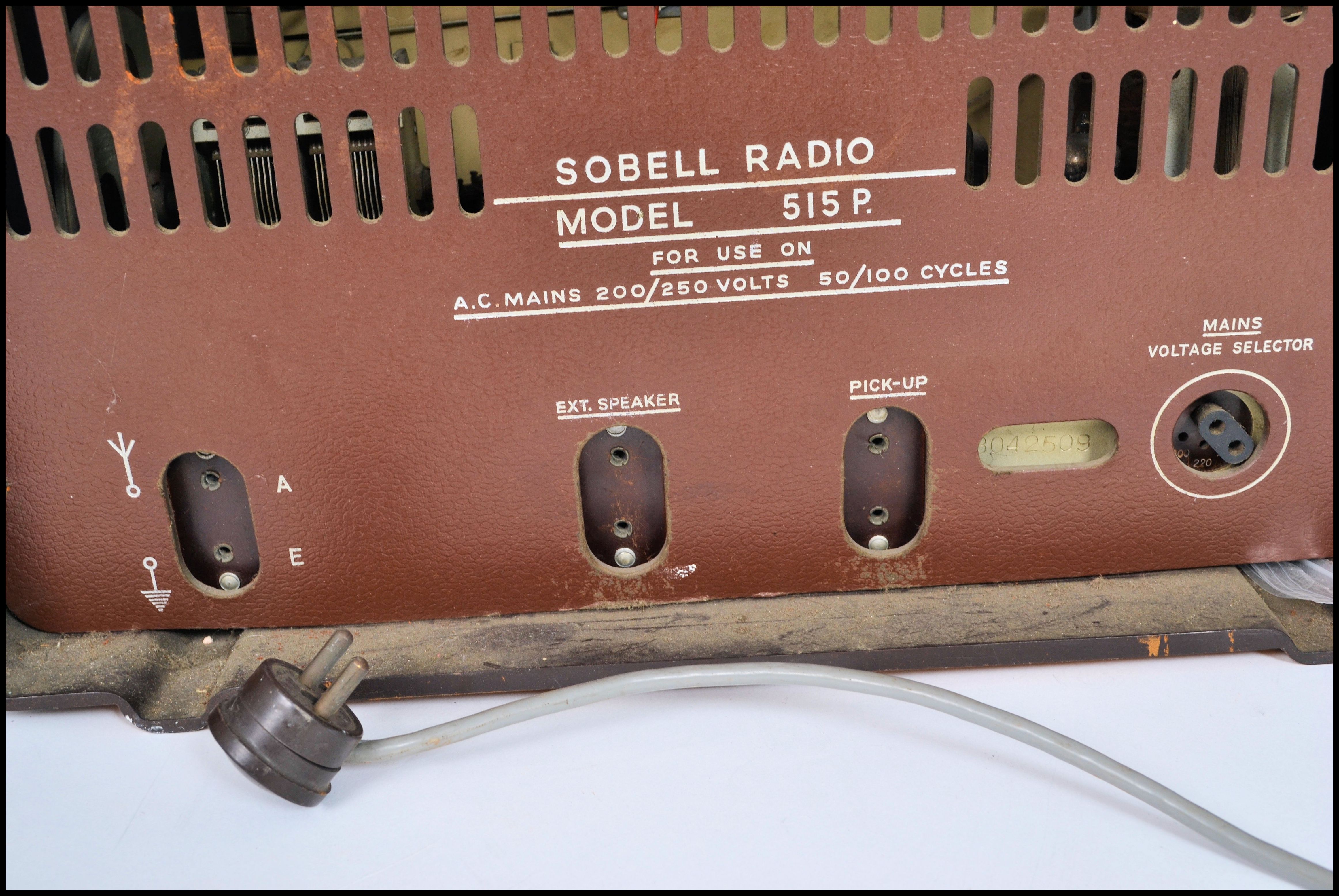 A vintage mid 20th century 1950s wooden cased Sobell 515 series valve ...
